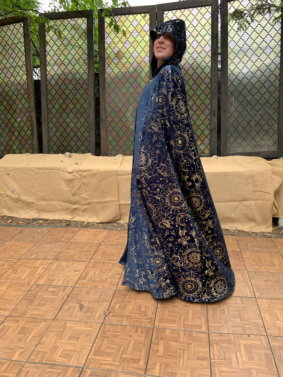 Full Length Cloak – Retro on the Go